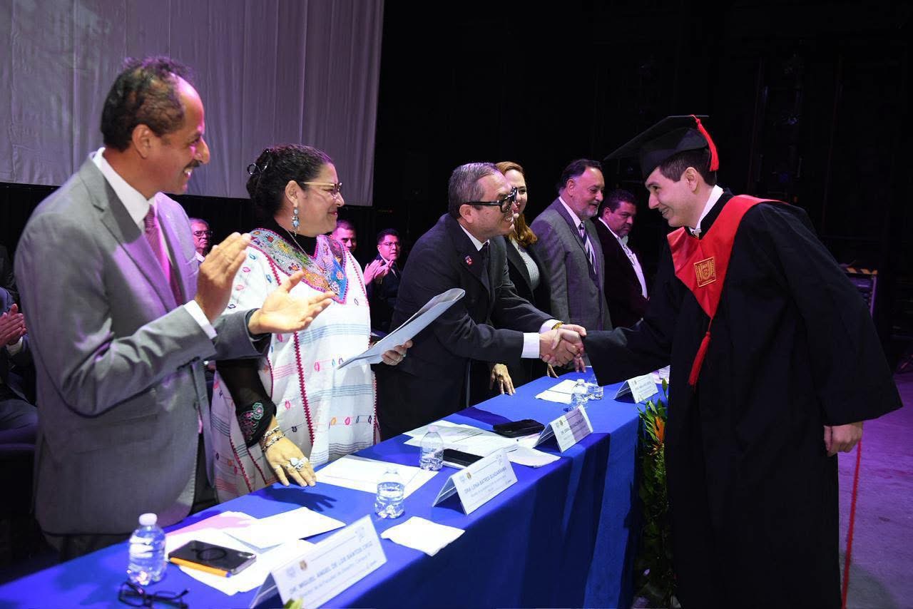 Celebra UNACH graduación de la generación 2020-2025 de la Licenciatura ...